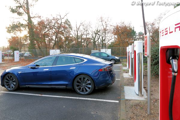 Alignement de supers chargeurs TESLA et Model S - Photo 33-bordeaux.com